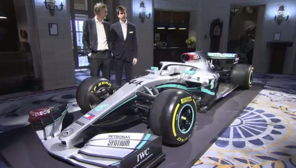 F1 | Mercedes presenta il nuovo partner INEOS e la livrea 2020 | P300 ...